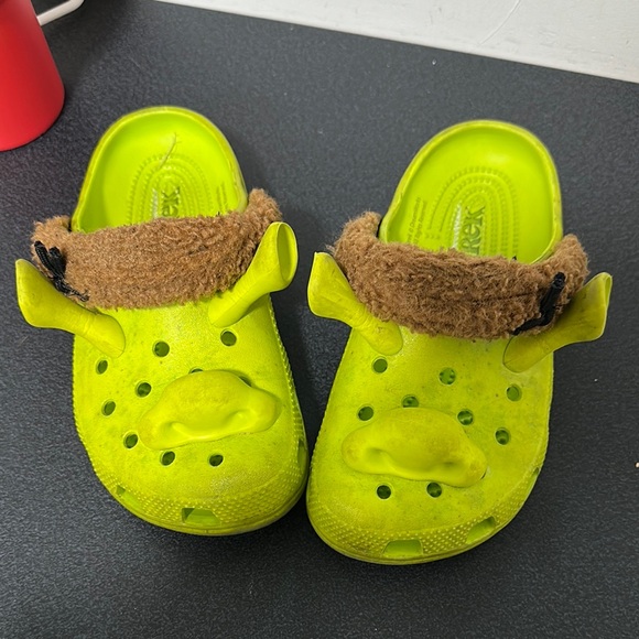 CROCS | Shoes | Crocs Green And Brown Slippers With Fuzzy Lining Shrek ...